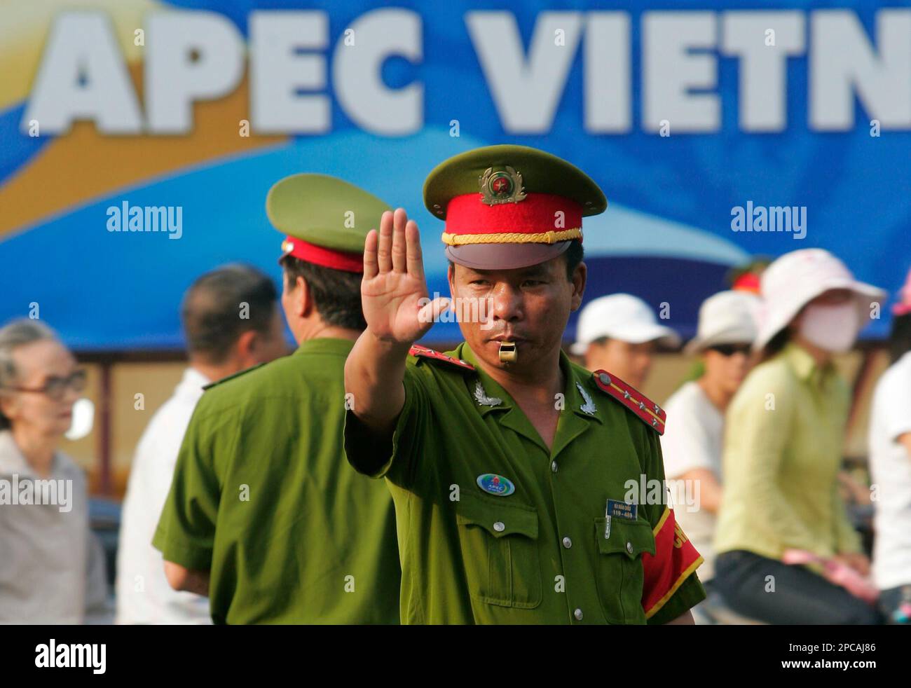 A Vietnamese police officer controls a traffic in downtown Hanoi ...