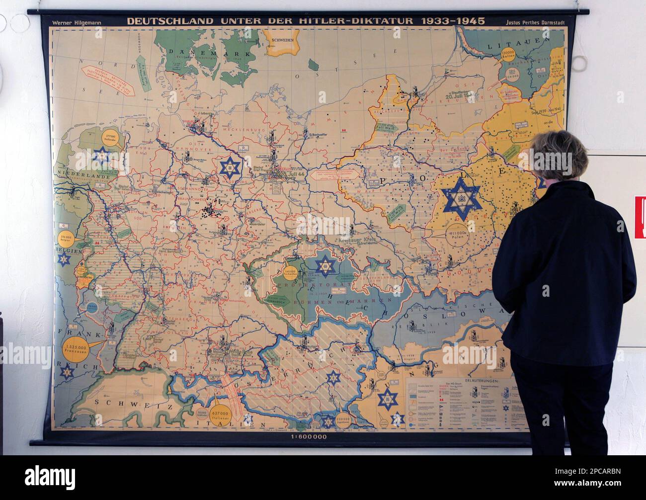 ** ADVANCE FOR SUNDAY, NOV. 19 ** A woman looks at a map of Germany ...