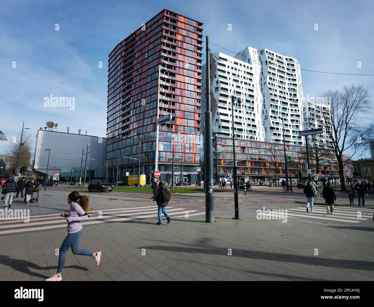 new housing buildings in centre of dutch city rotterdam Stock Photo - Alamy