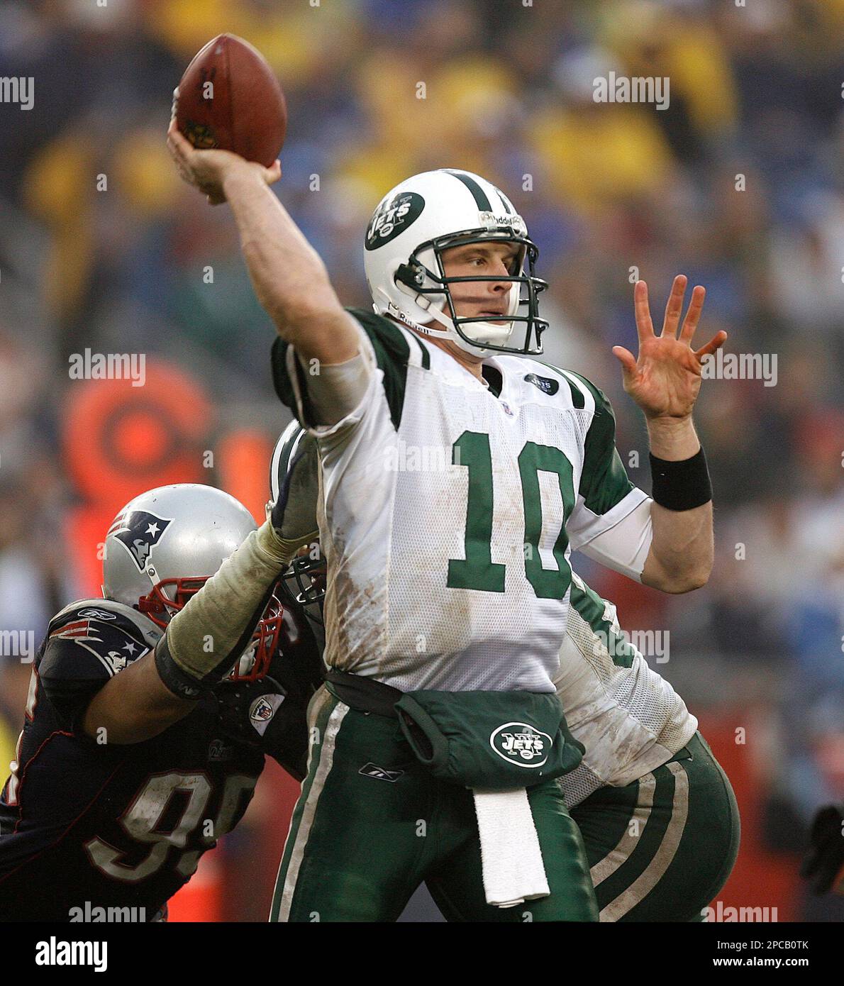 New York Jets quarterback Chad Pennington throws a pass during their 17 ...
