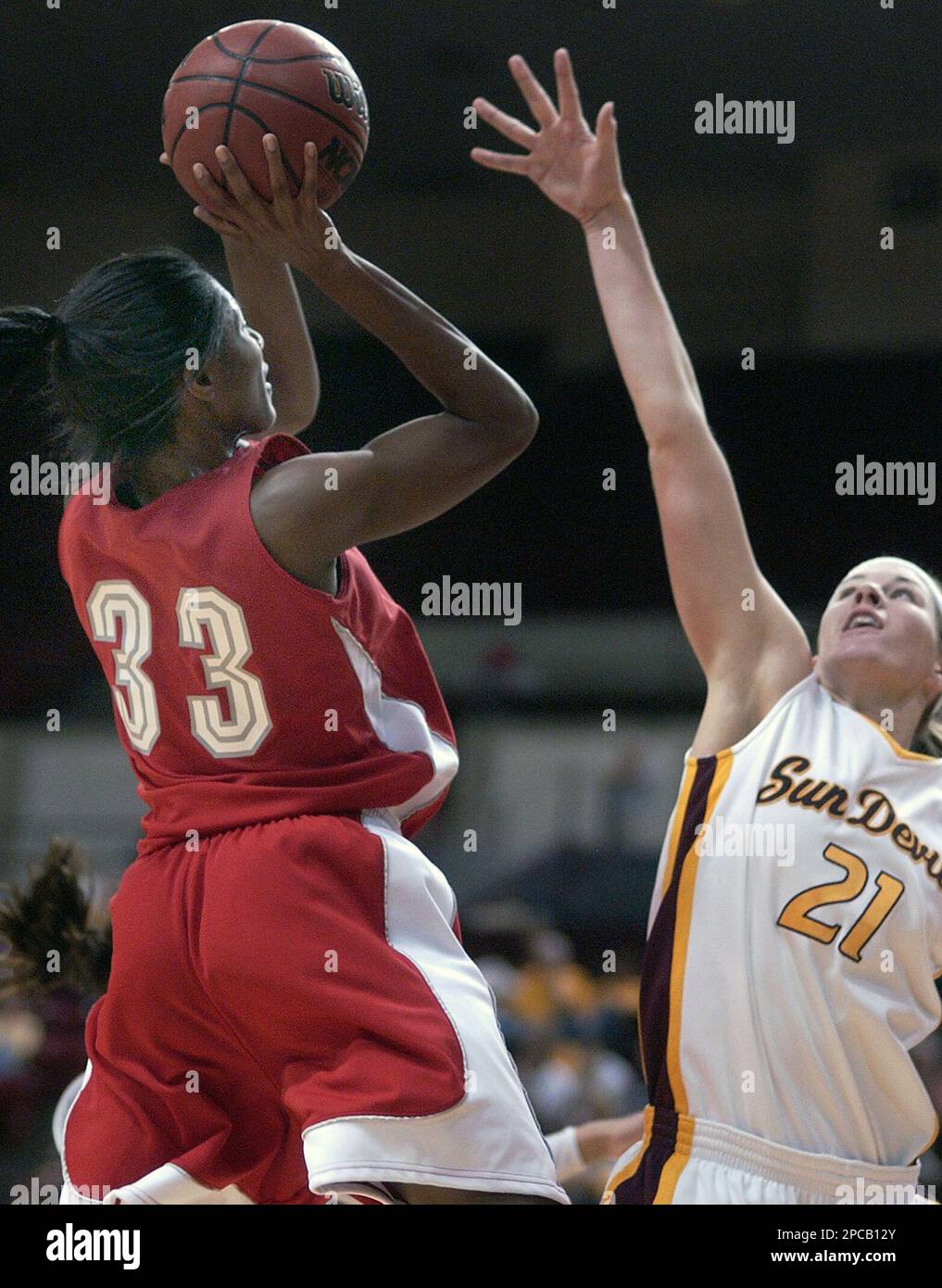 New Mexico forward Dionne Marsh (33) shoots over the reach of Arizona ...