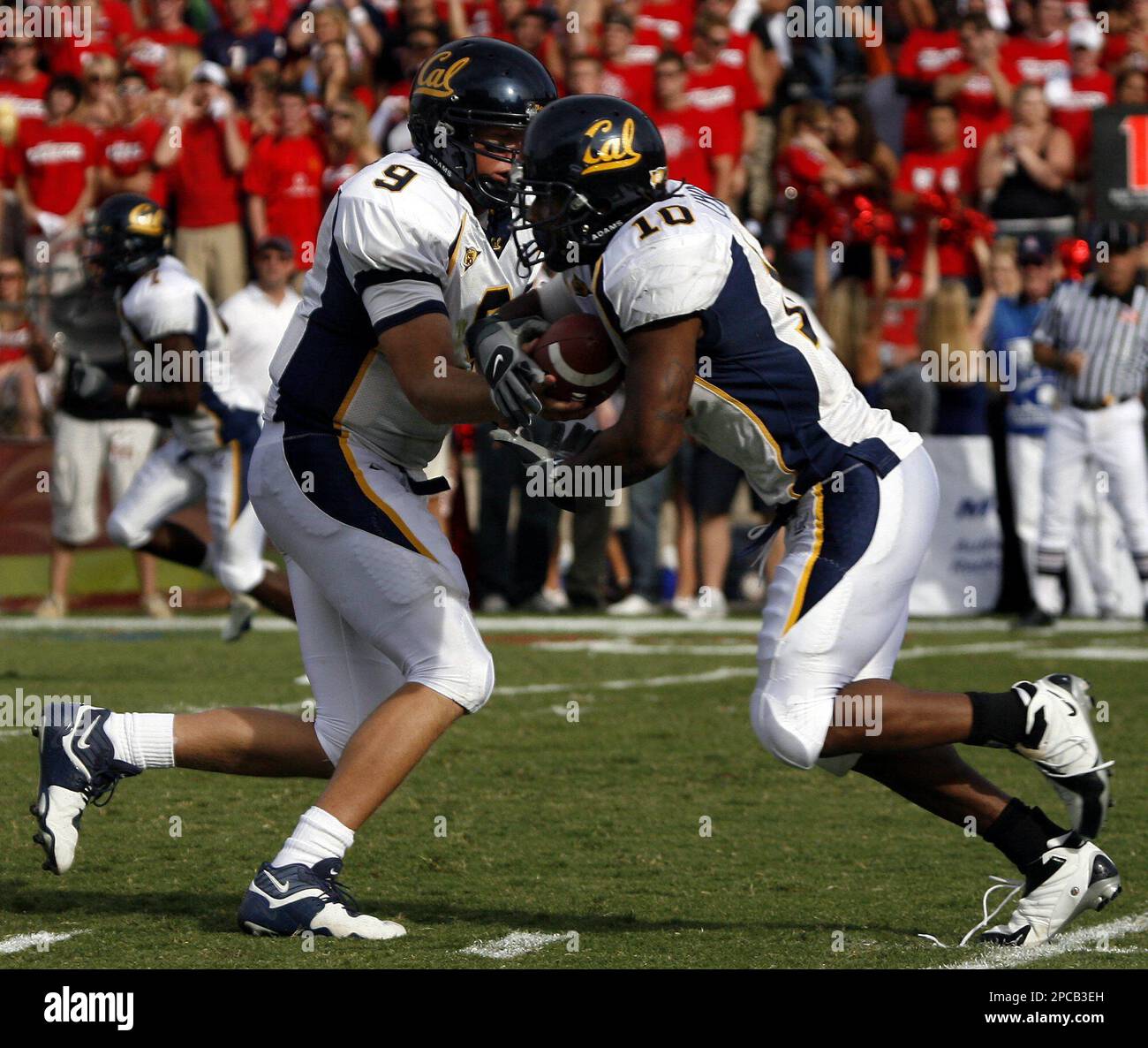 California's Nate Longshore (9) hands off the ball to teammate Marshawn ...