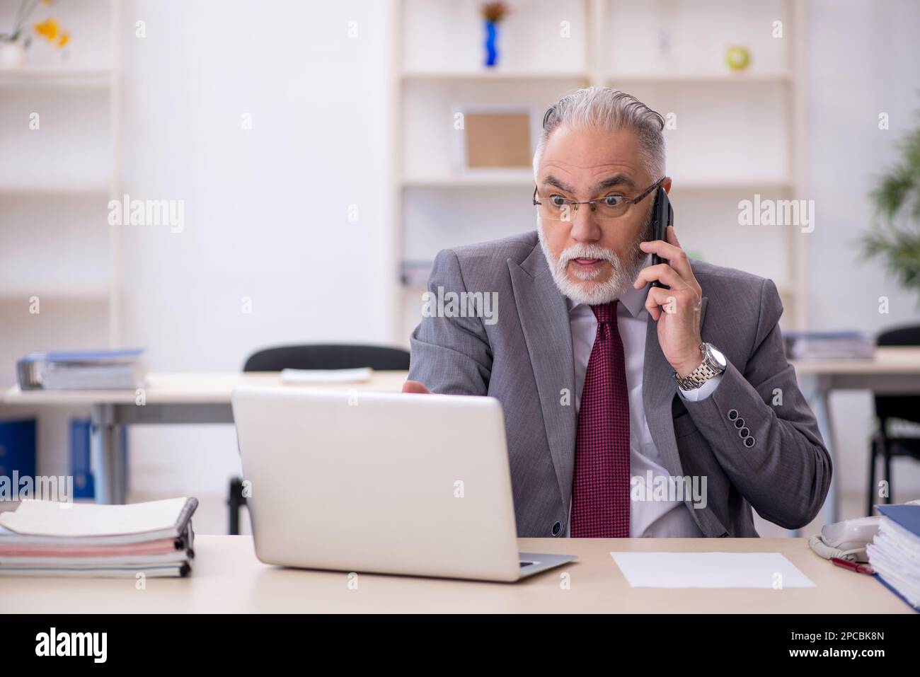 Old employee working in the office Stock Photo - Alamy