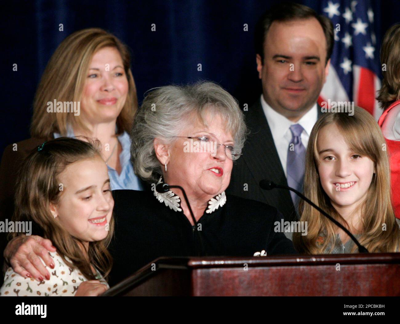 Independent gubernatorial candidate Carole Keeton Strayhorn, center in ...