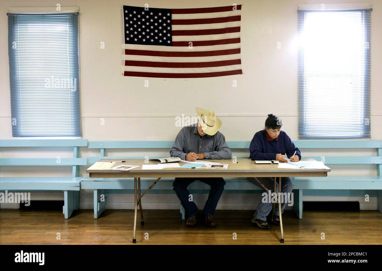 Steve Stephenson, left, and his wife Peggy fill in their ballots at ...