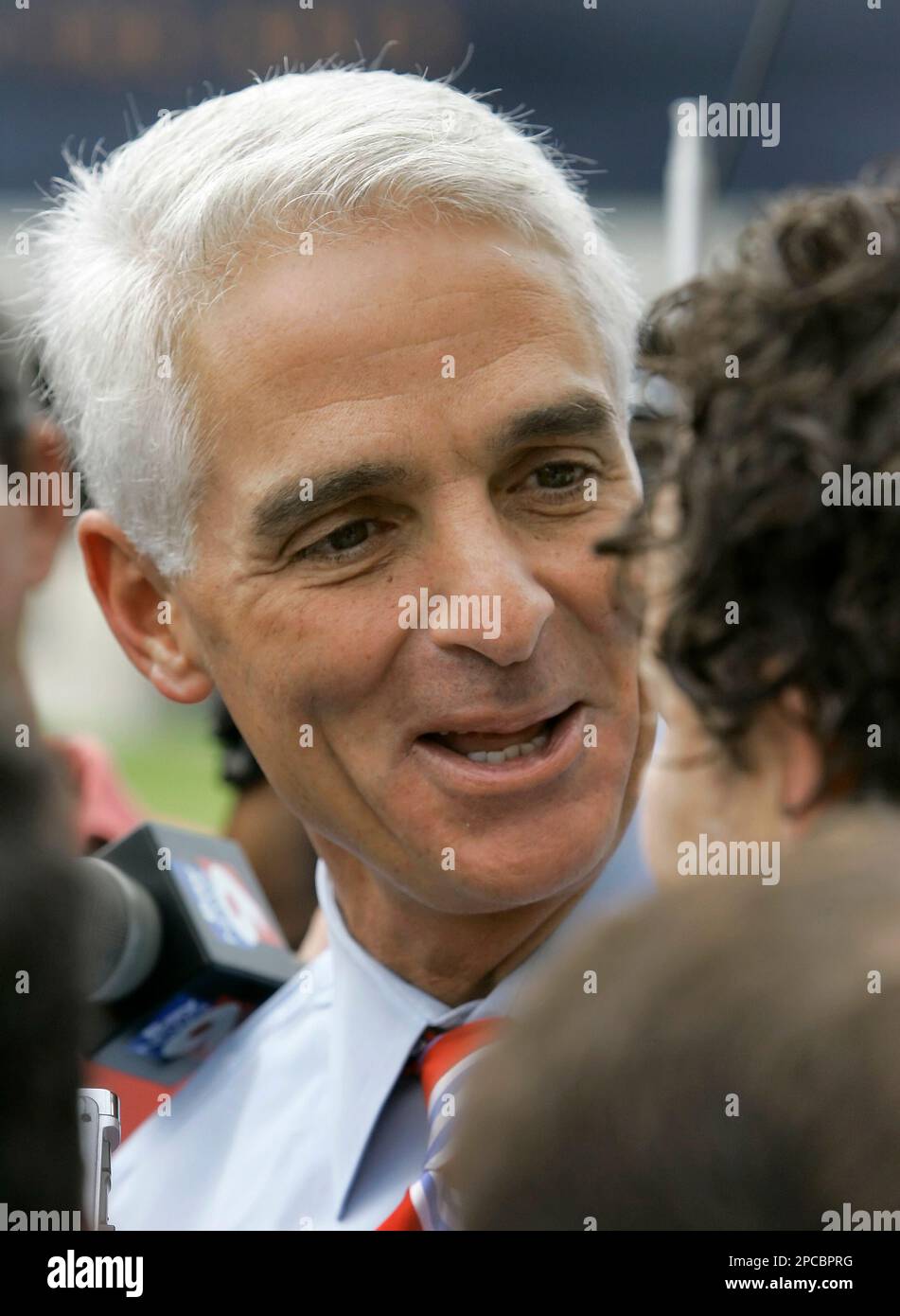 Florida Republican gubernatorial candidate Charlie Crist smiles as ...