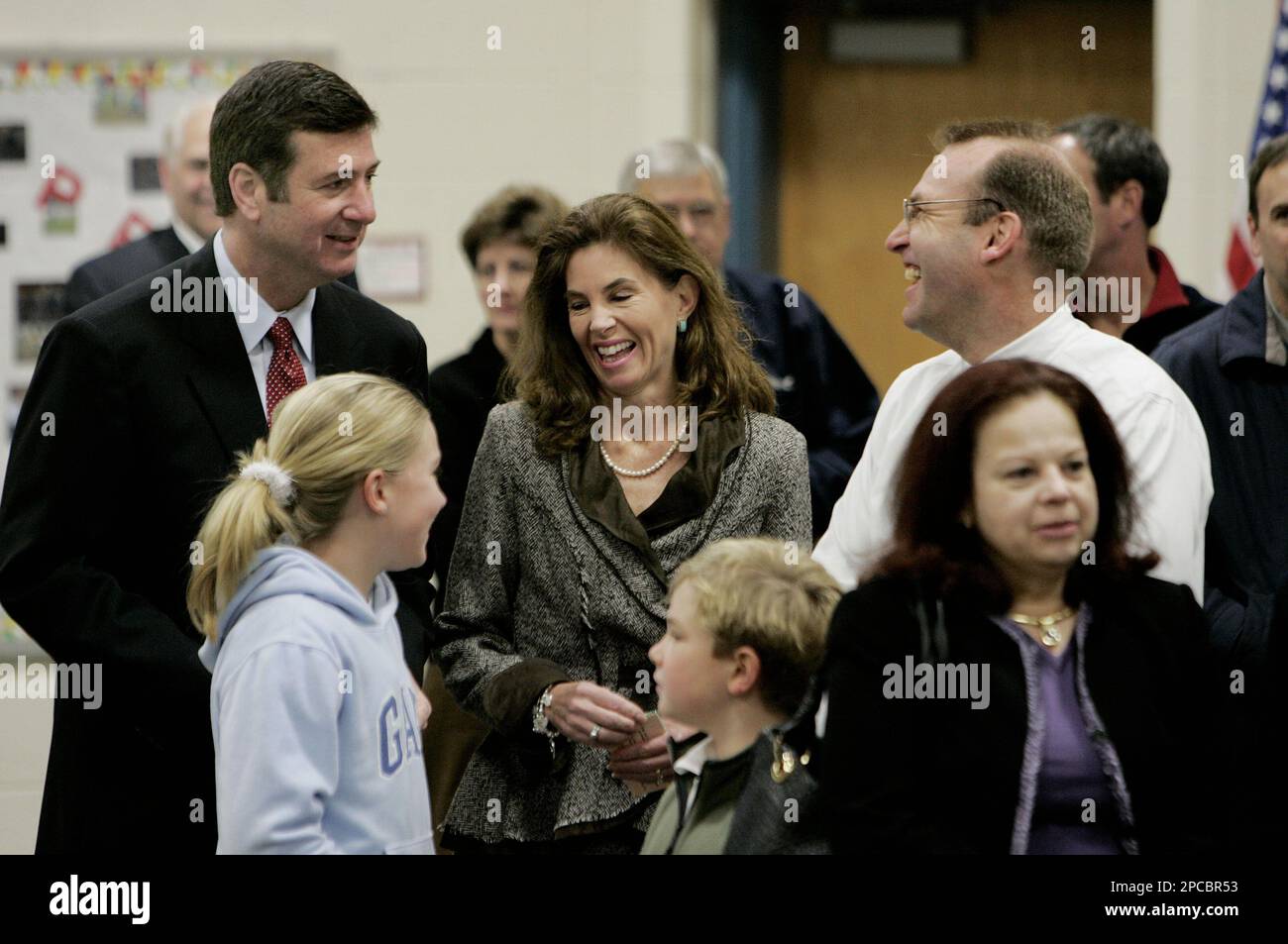 Sen. George Allen, R-Va, left, and his wife Susan Allen, left center ...