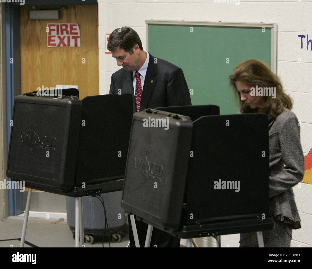 Sen. George Allen, R-Va, left, and his wife Susan Allen, vote Tuesday ...