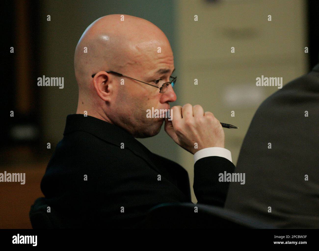 Defense attorney Thomas Summers listens to fellow defense attorney ...