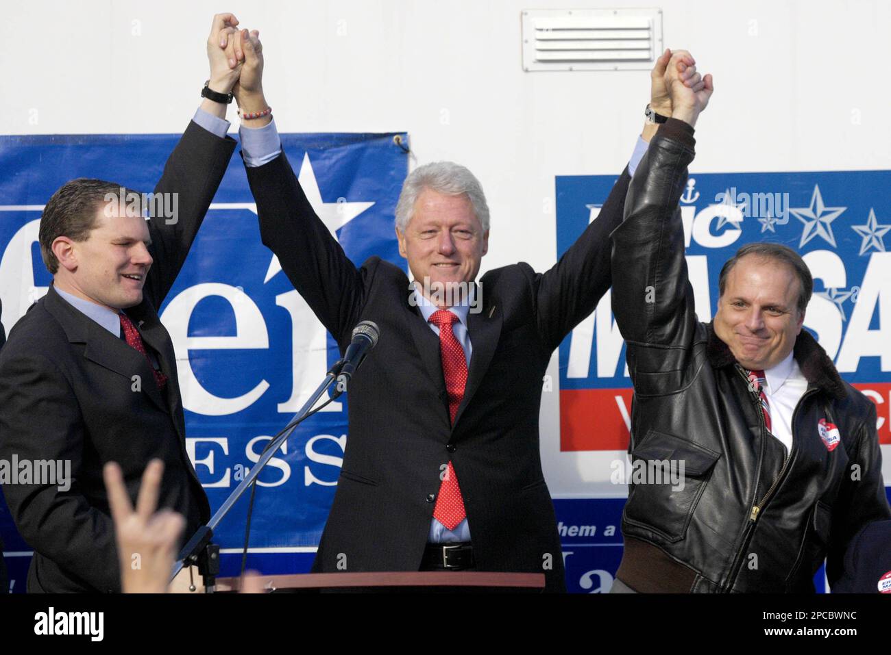 Former president Bill Clinton, center, raises arms with House of ...