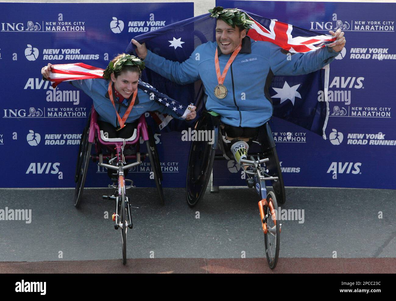 Amanda McGrory, left, and Kurt Fearnley, 1st place finishers in the ...