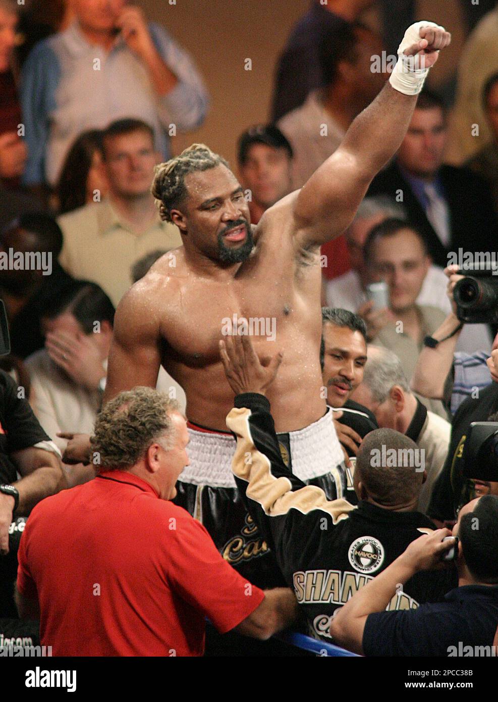Shannon Briggs celebrates after knocking out Sergei Liakhovich during ...