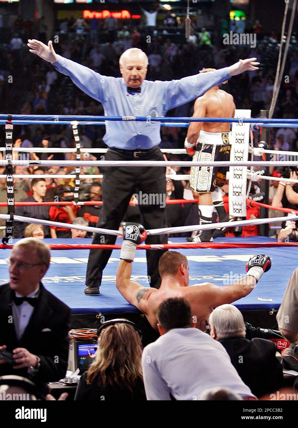 Referee Bobby Ferrara stops the fight after Sergei Liakhovich was ...