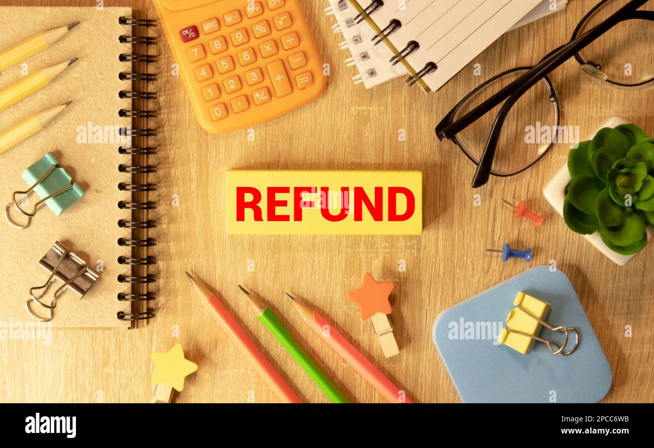 Letter block in word refund on wood background Stock Photo - Alamy