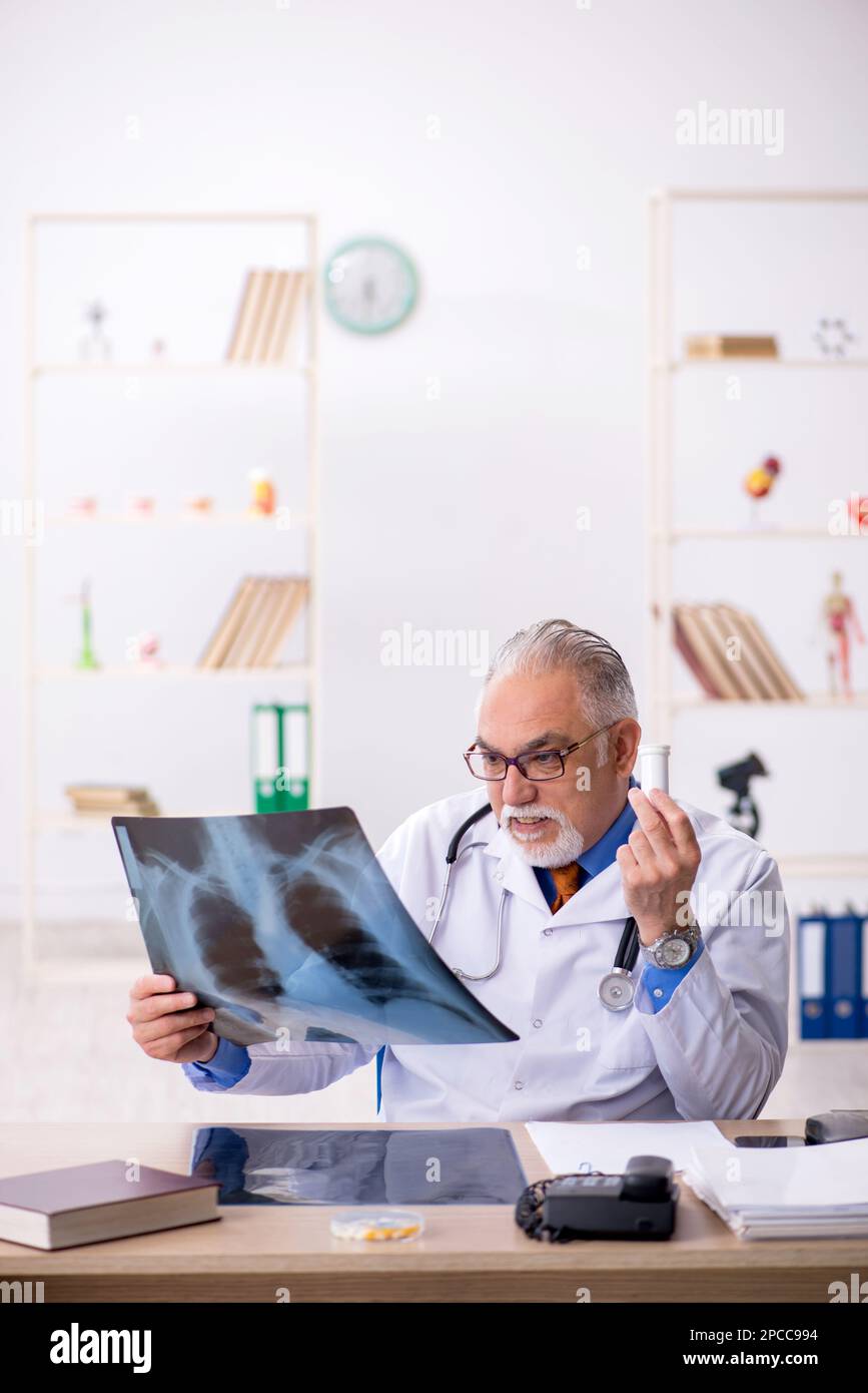 Old doctor radiologist working in the clinic Stock Photo - Alamy