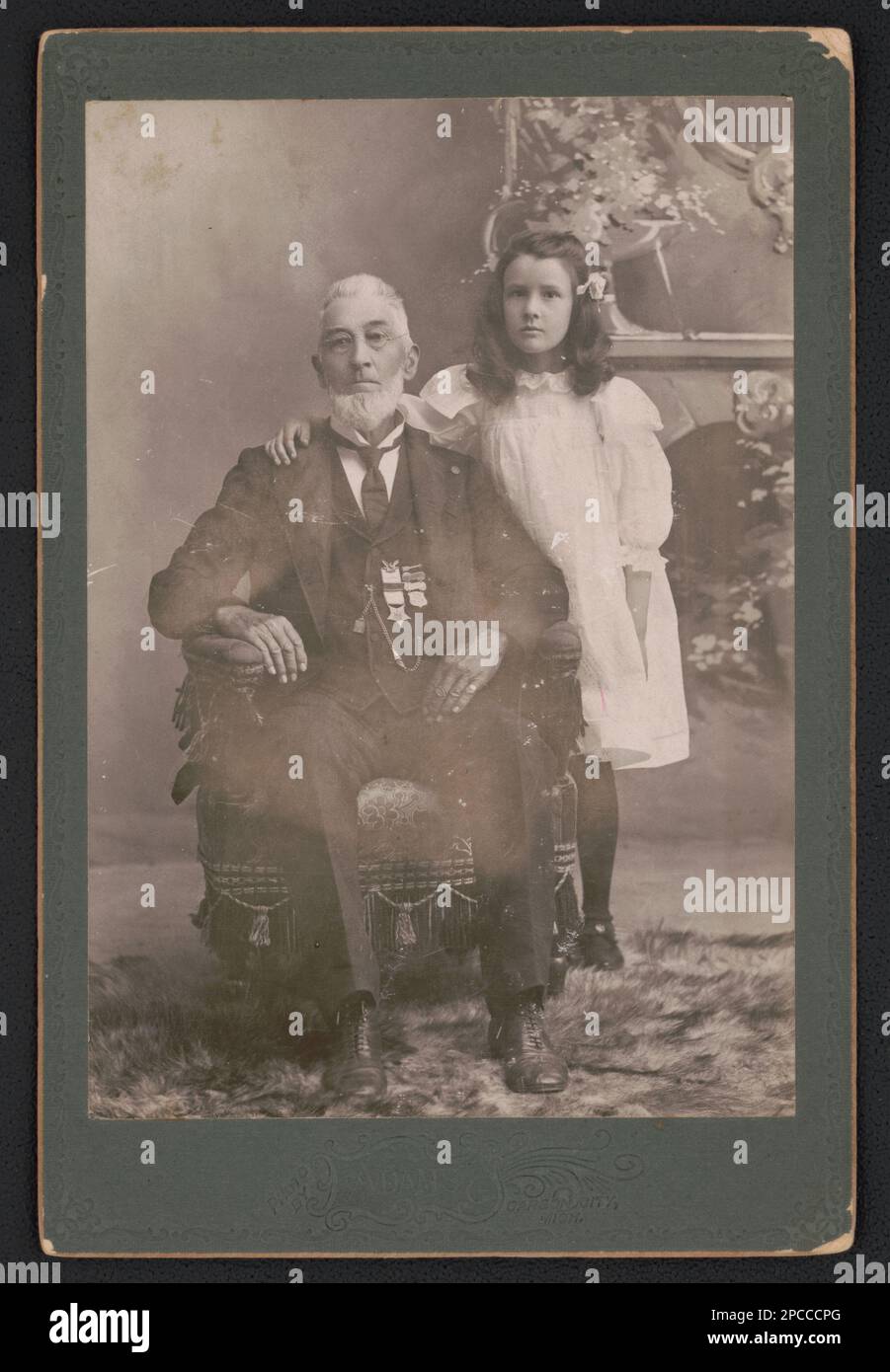 Unidentified Civil War veteran with young girl, Hazel Miner / Photo by ...