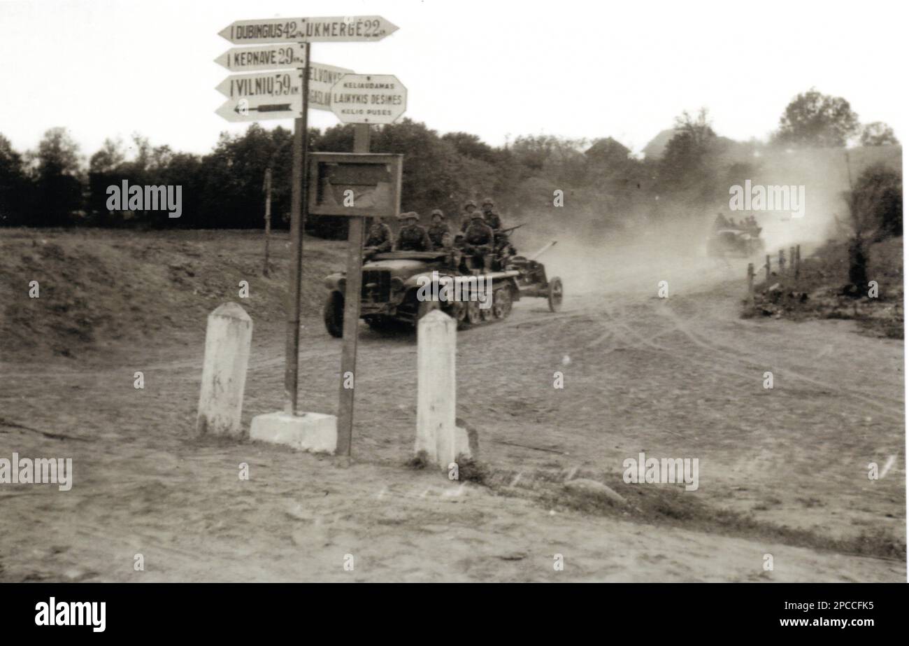 World War Two B&W photo German Anti Tank Troops advance in the Ukraine ...