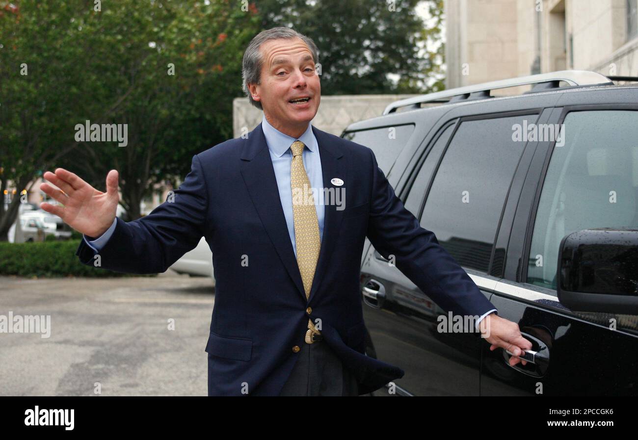 Texas Republican Lt. Gov. David Dewhurst is shown outside the Travis ...