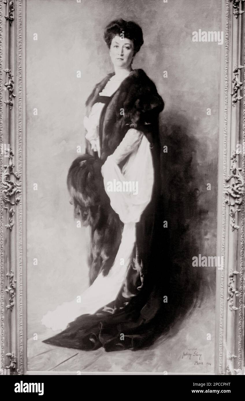 1904 , New York , USA : The celebrated american singer soprano EMMA ...