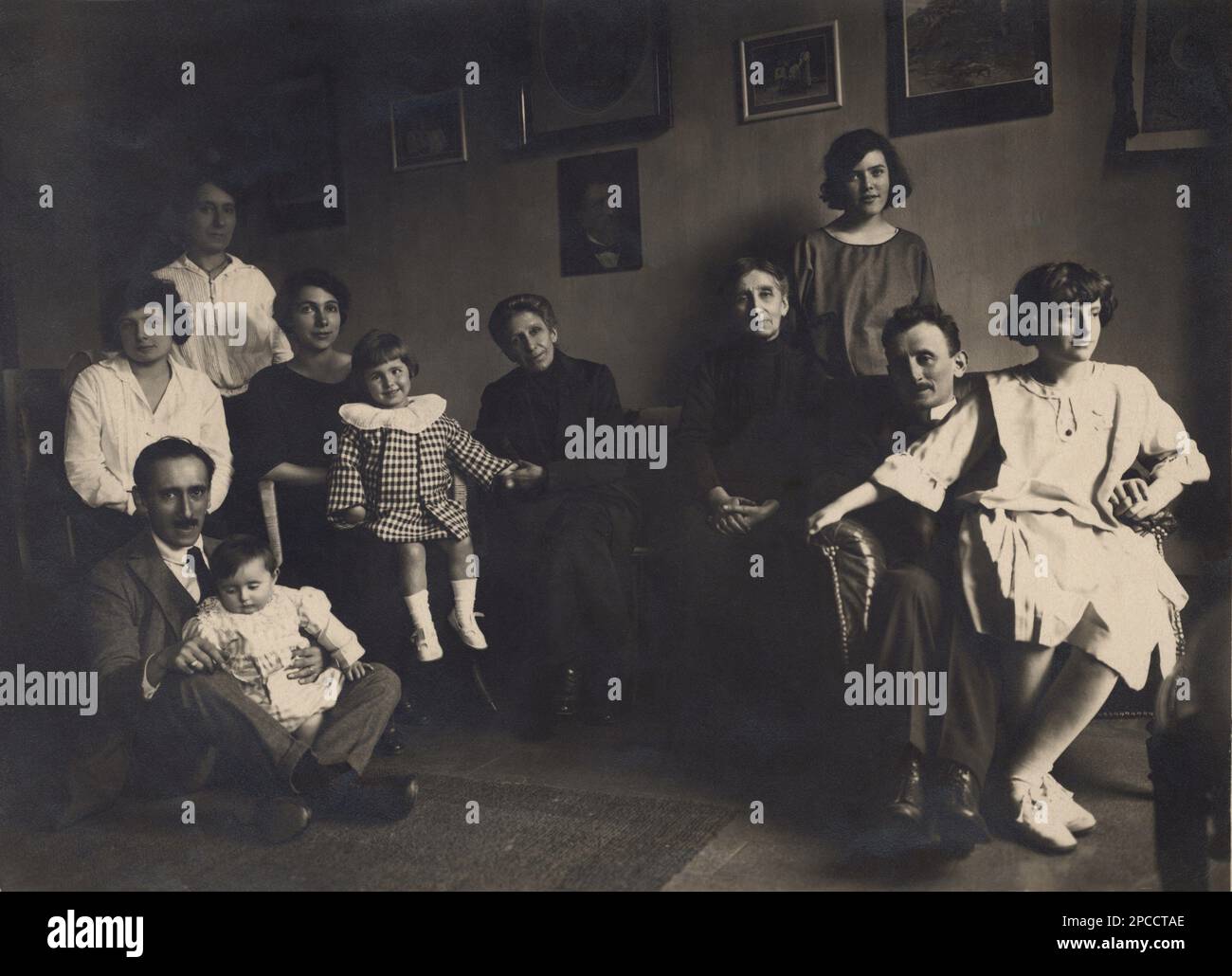 1929 ca , Langhirano , Parma , ITALY : The Valenti family . - ITALIA ...