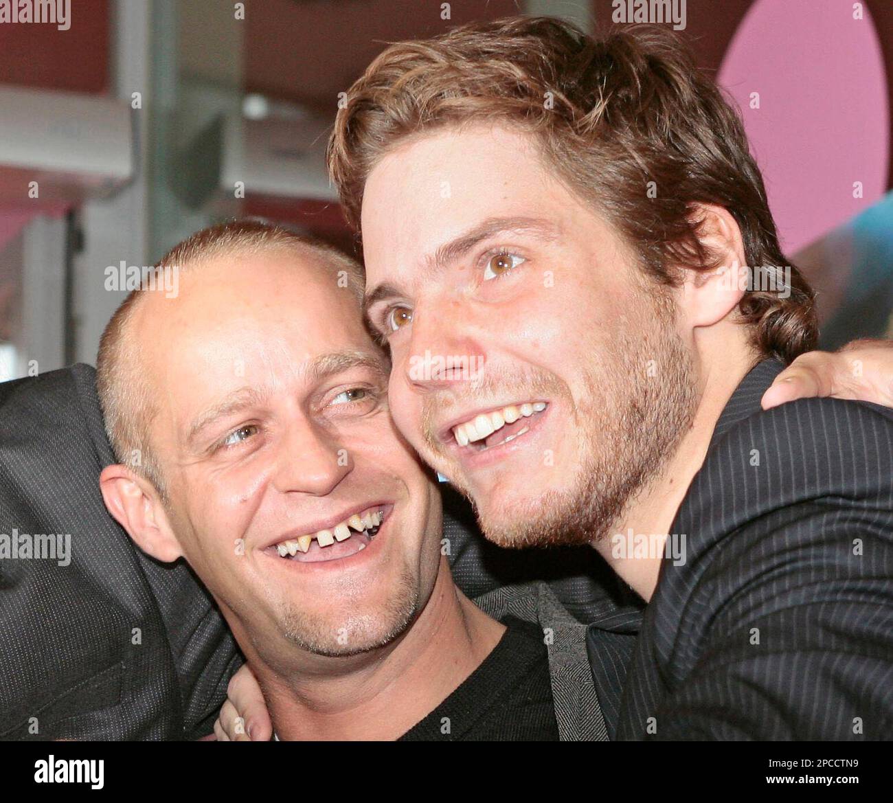 **ARCHIV**Die Schauspieler Daniel Bruehl, rechts, und Juergen Vogel, links, posieren gemeinsam ...