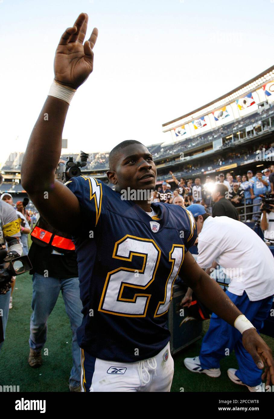 San Diego Chargers running back LaDainian Tomlinson waves to crowd as ...