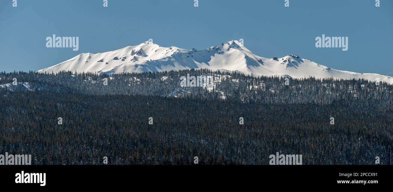Oregon's Diamond Peak as seen from Hwy 58 in winter Stock Photo - Alamy