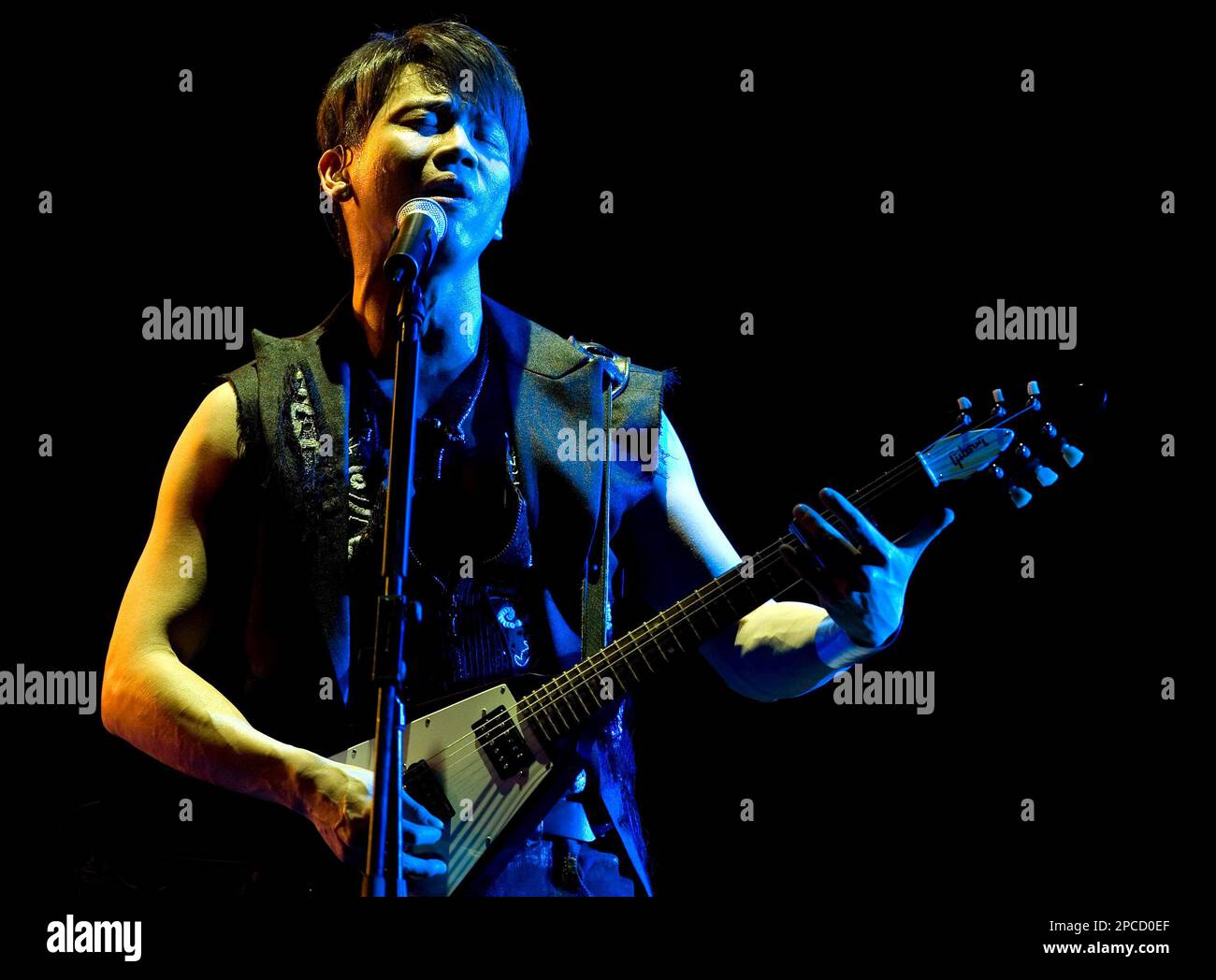 Taiwanese pop singer David Tao sing during his "Love Can" World Tour ...