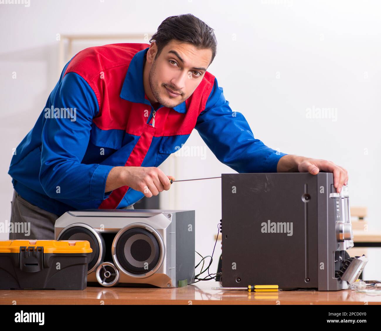 The young engineer repairing musical hi-fi system Stock Photo - Alamy