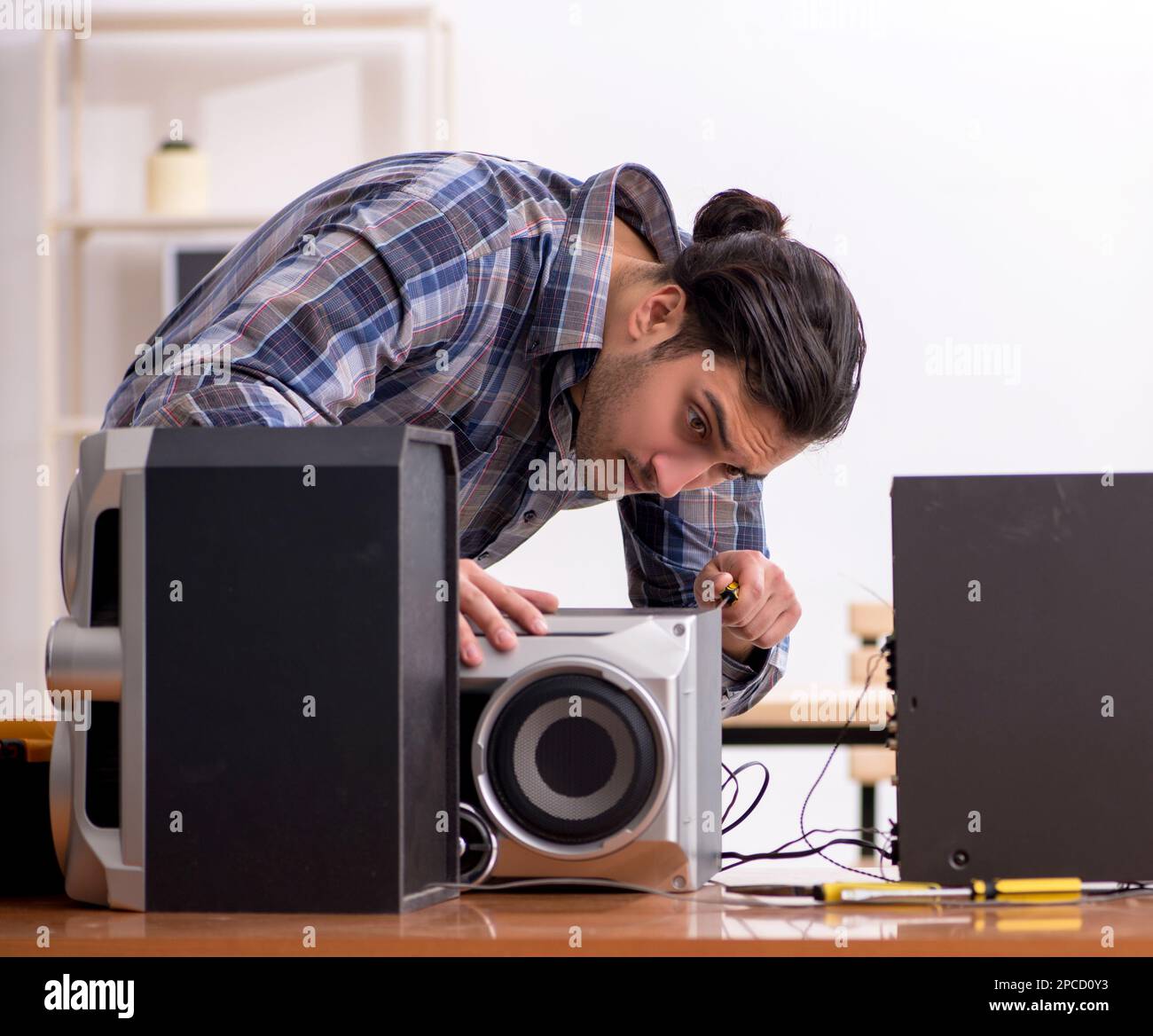 The young engineer repairing musical hi-fi system Stock Photo - Alamy