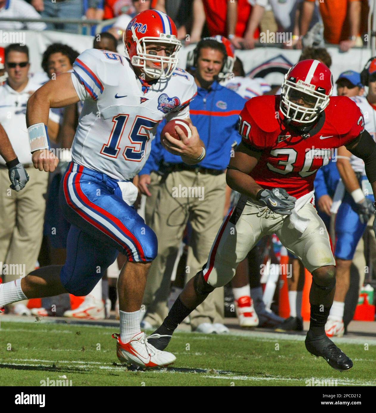 Florida quarterback Tim Tebow (15) runs for a first down as Georgia ...