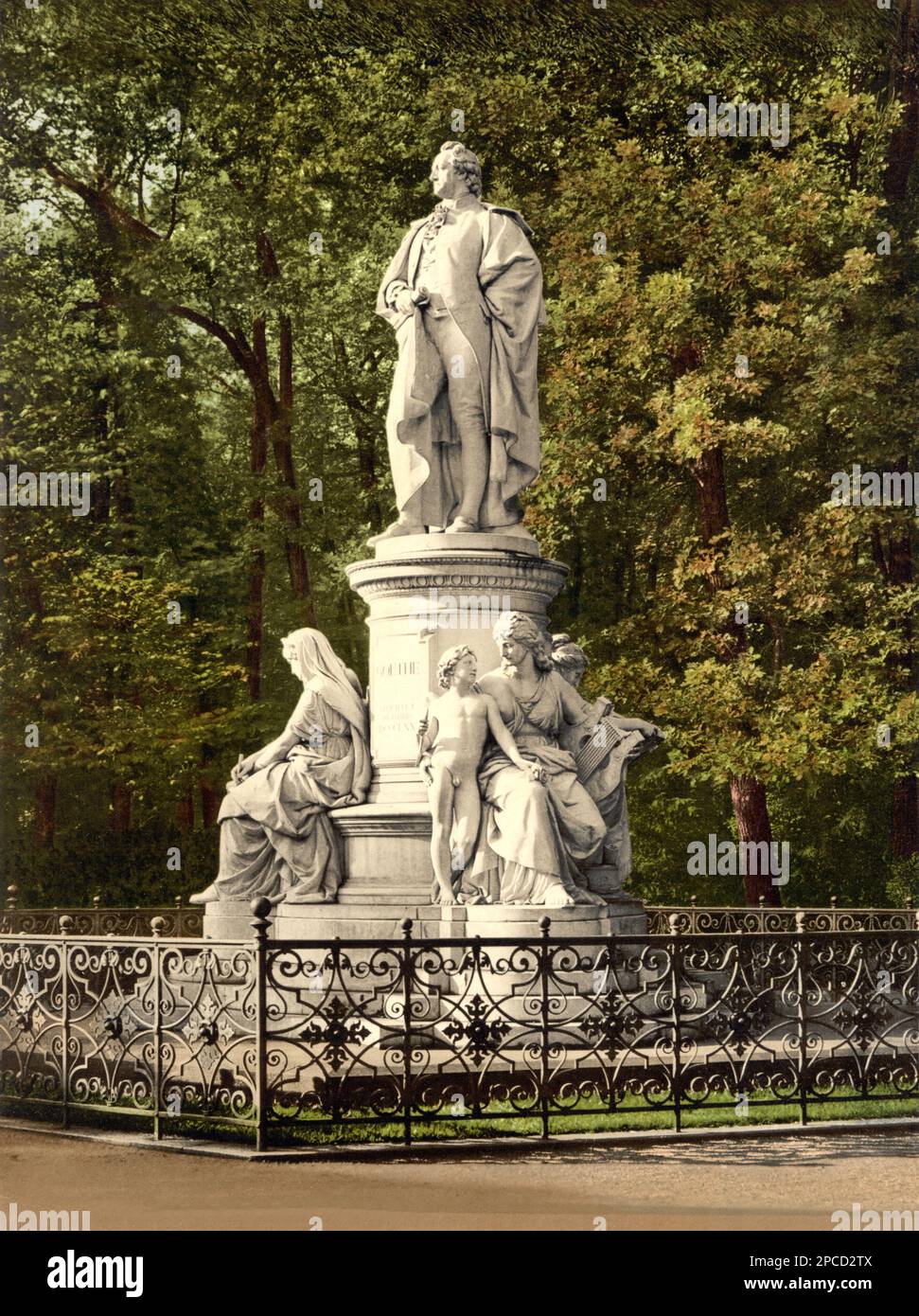 Statua johann wolfgang von goethe hi-res stock photography and images ...