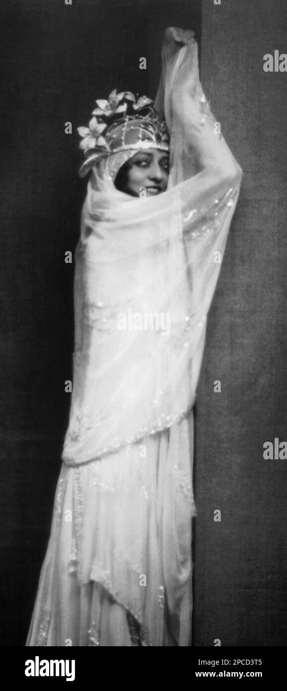 The celebrated belgian Opera singer soprano FANNY HELDY ( 1888 - 1973 ...