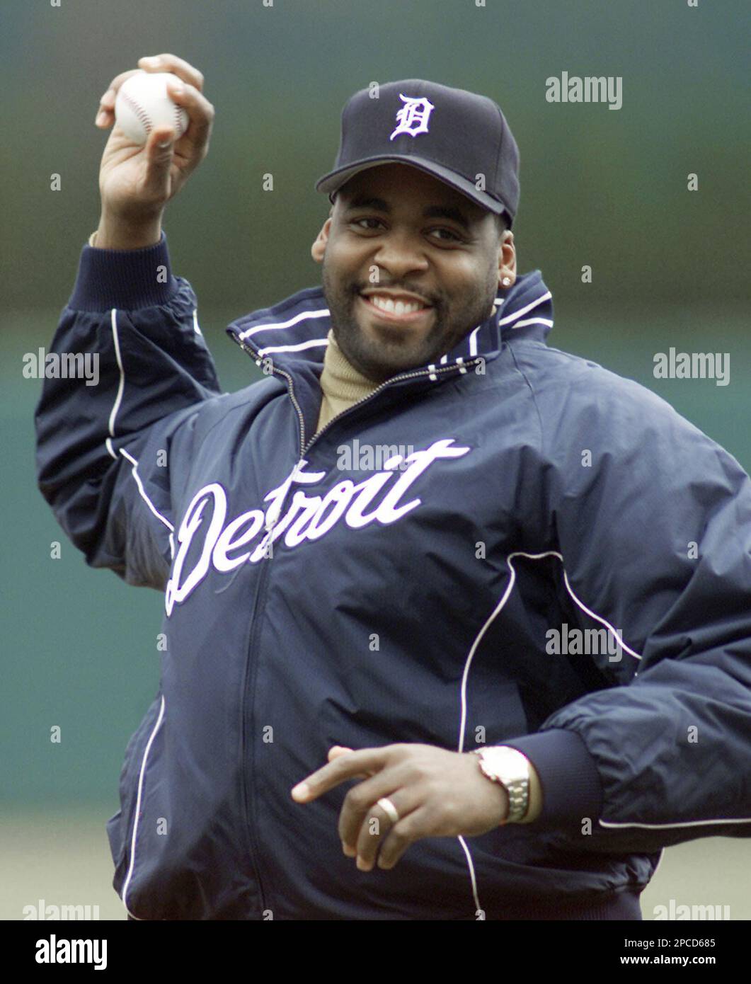 ** FILE ** Detroit Mayor Kwame Kilpatrick throws out the ceremonial ...