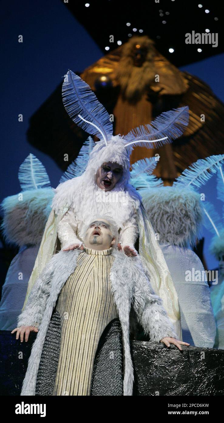 Peter Minich als Altoum, Eva Urbanova in der Rolle der Turandot und Roy ...