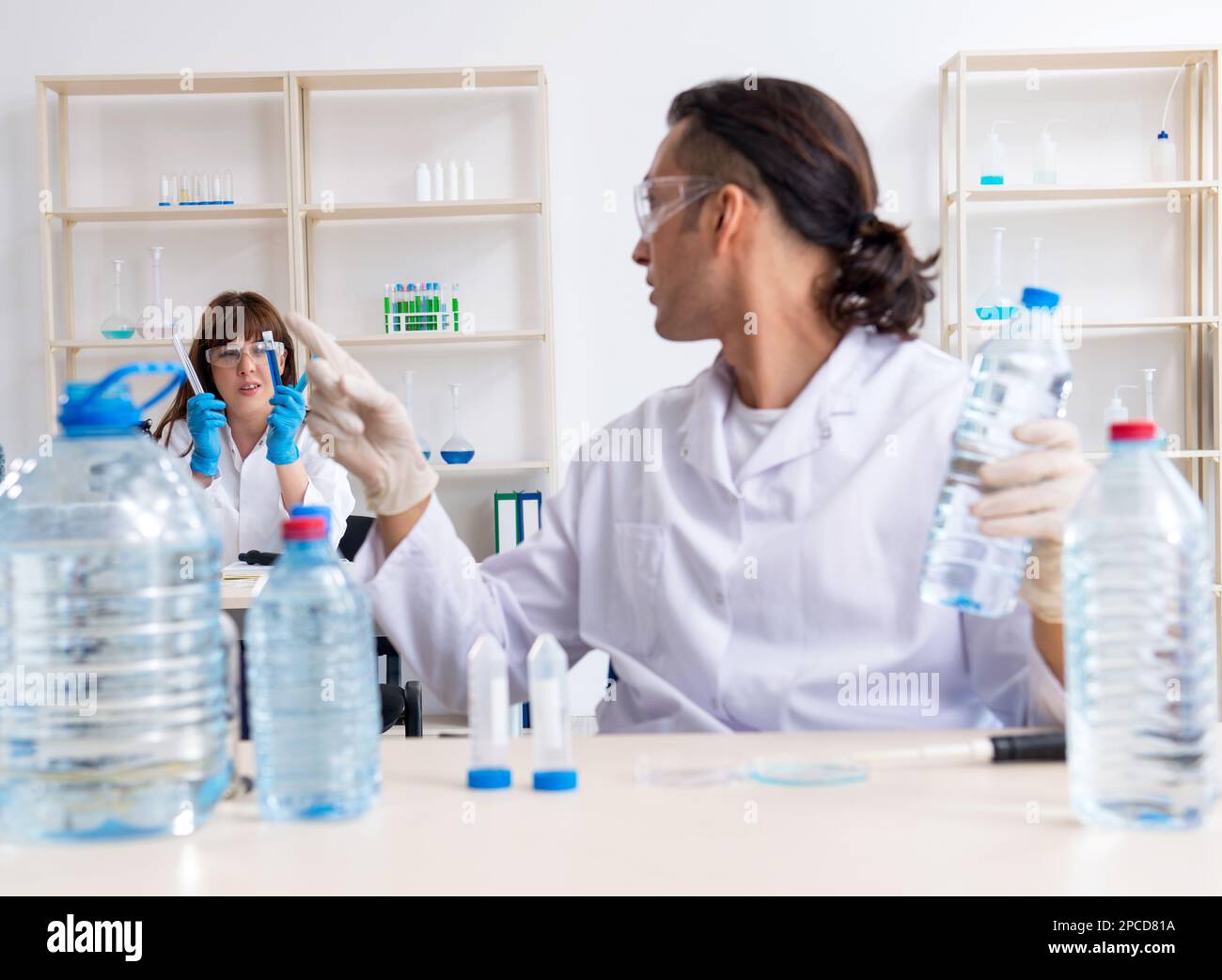 The two chemists working in the lab Stock Photo - Alamy