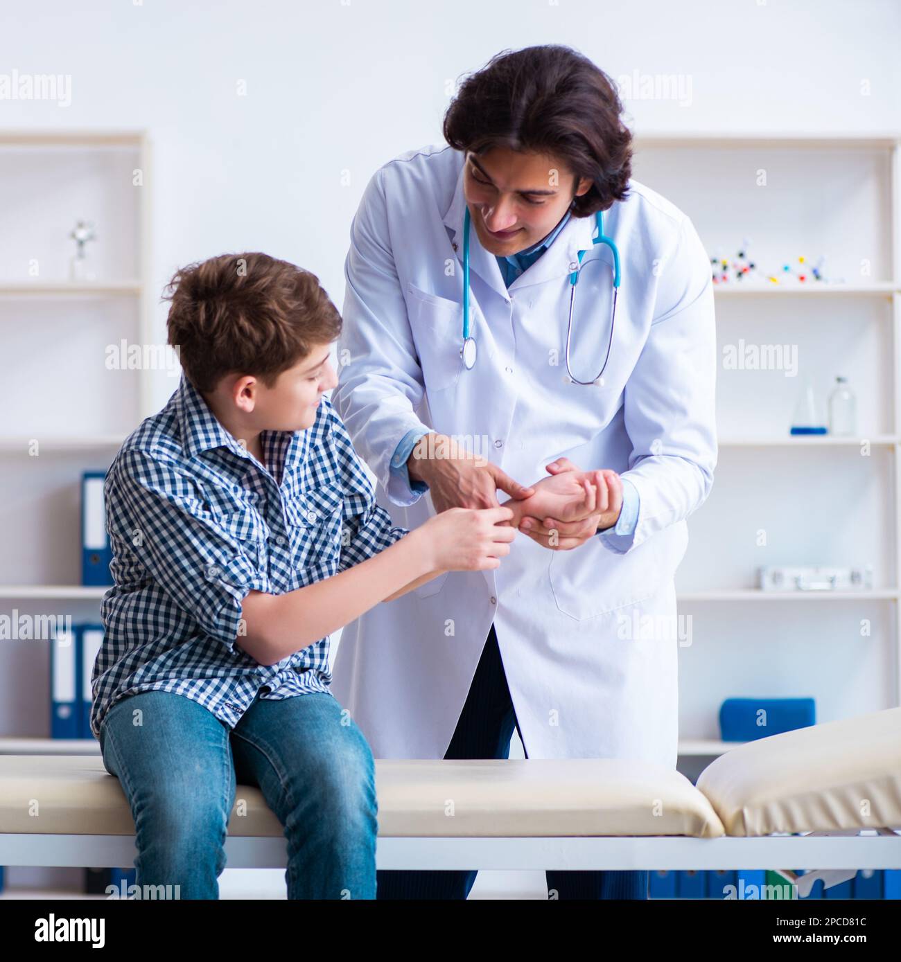 Teen boy broken arm hi-res stock photography and images - Alamy