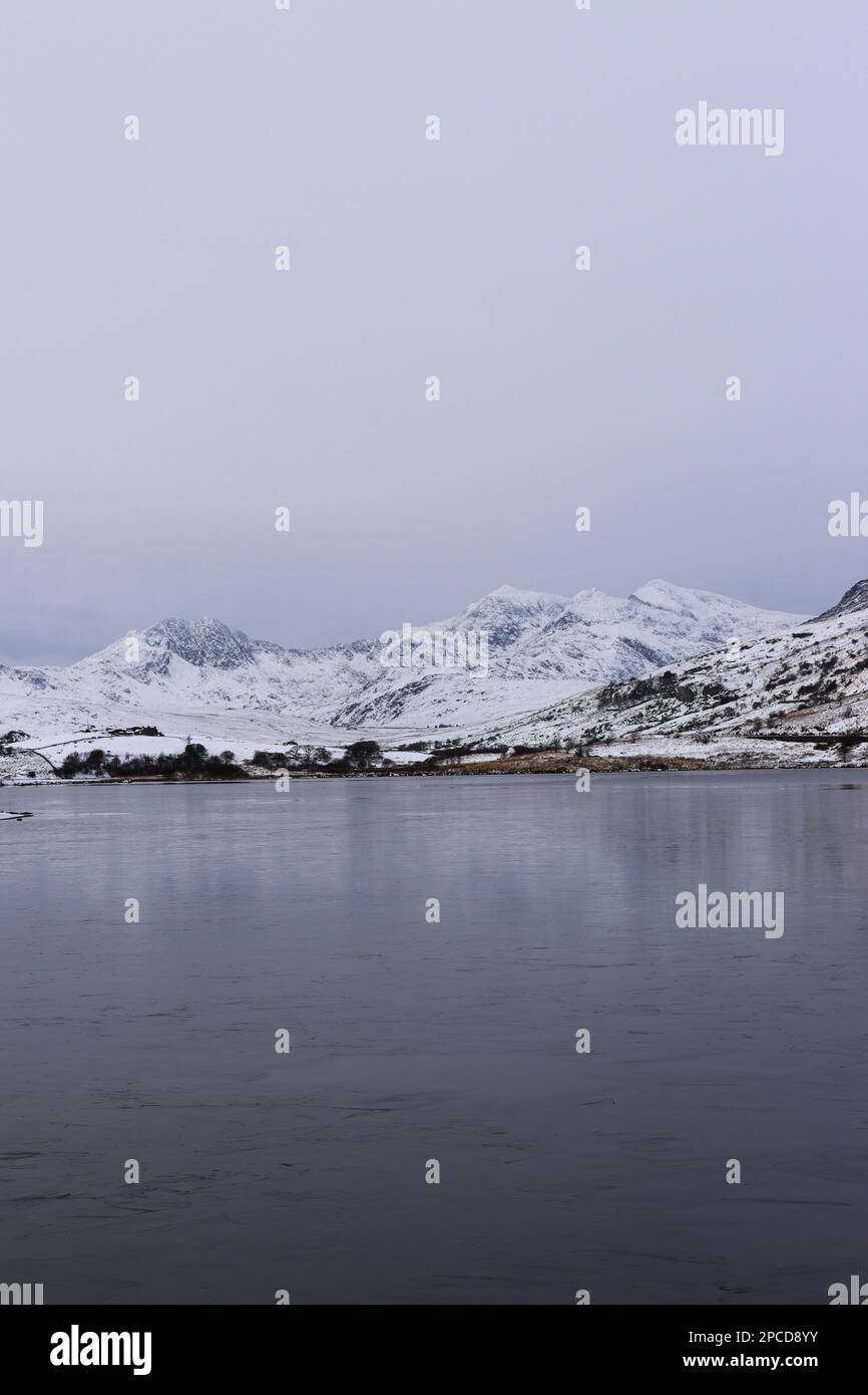 Snowdonia frozen lake hi-res stock photography and images - Alamy