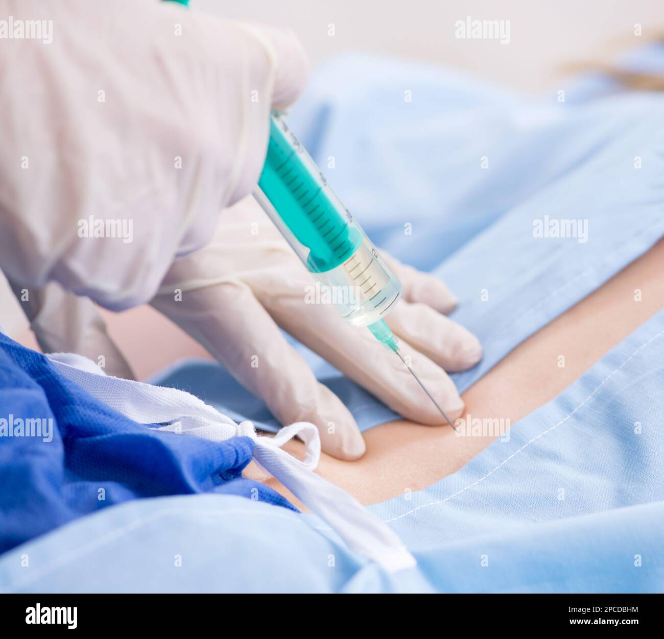 The female patient getting an injection in the clinic Stock Photo - Alamy