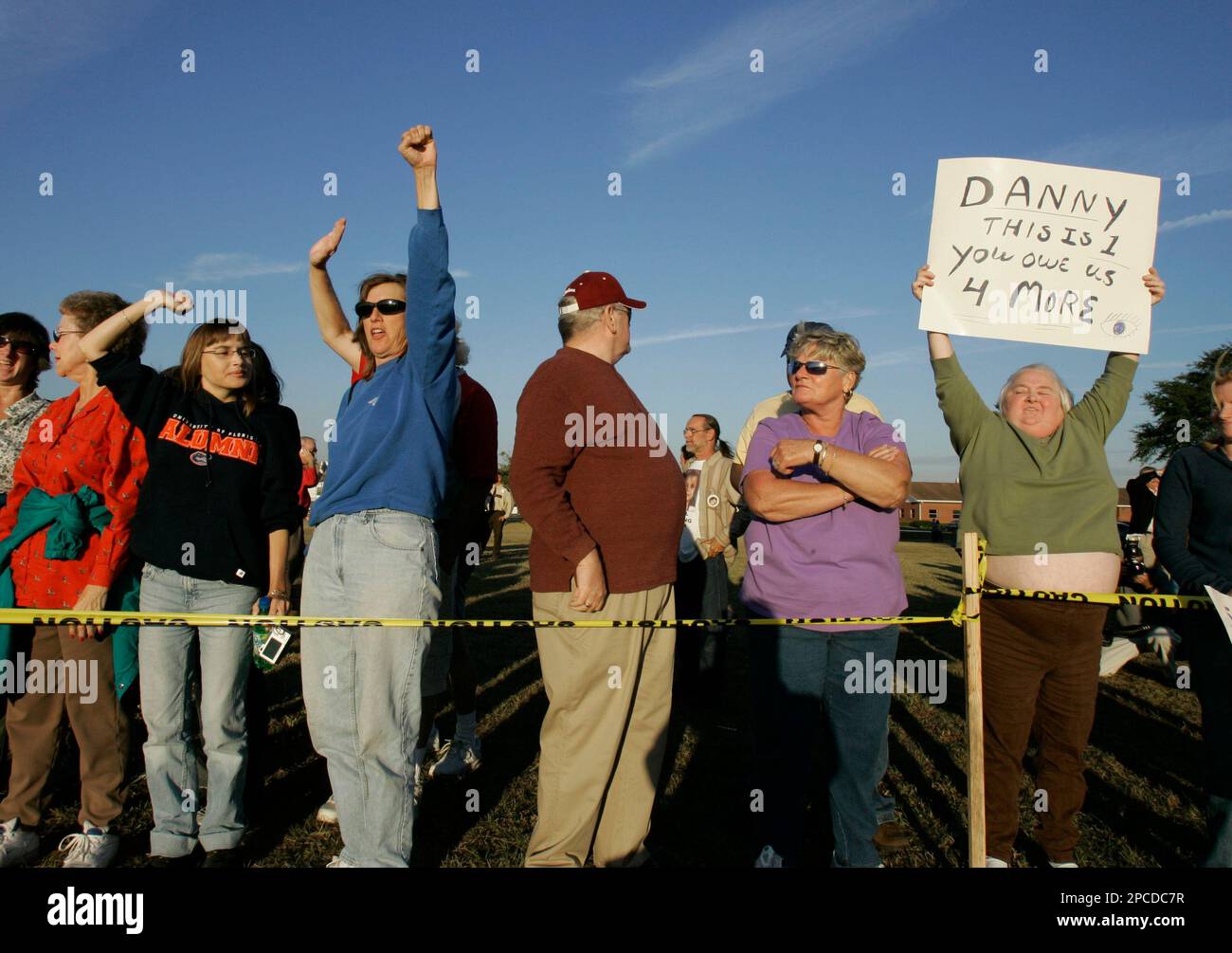 Death penalty supporters cheer outside the Florida State Prison moments ...