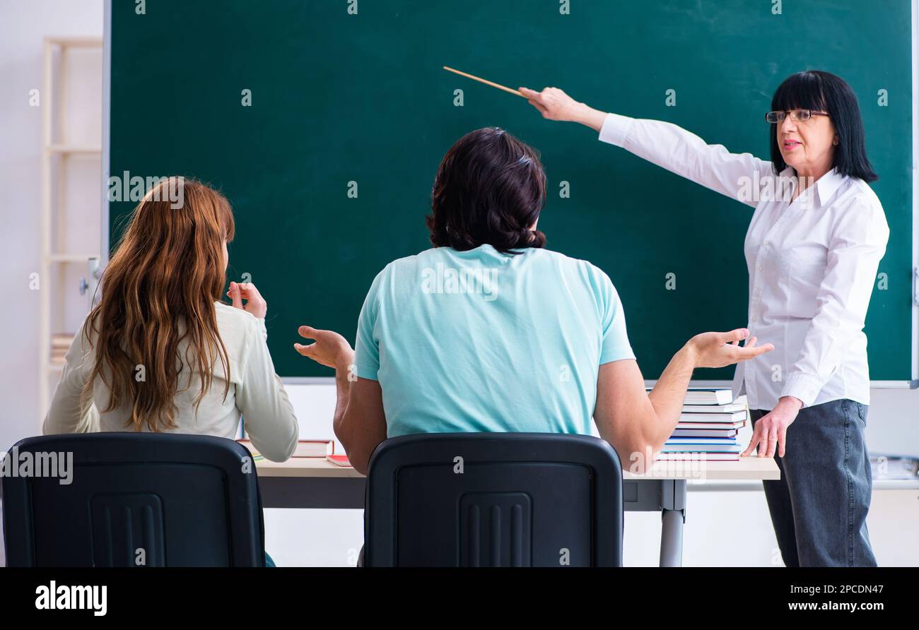 The old teacher and students in the classroom Stock Photo - Alamy