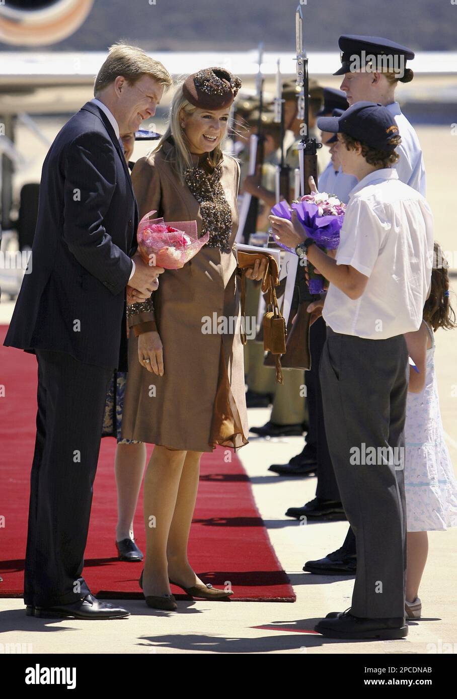 Dutch throne Crown Prince Willem-Alexander of Orange and his wife ...