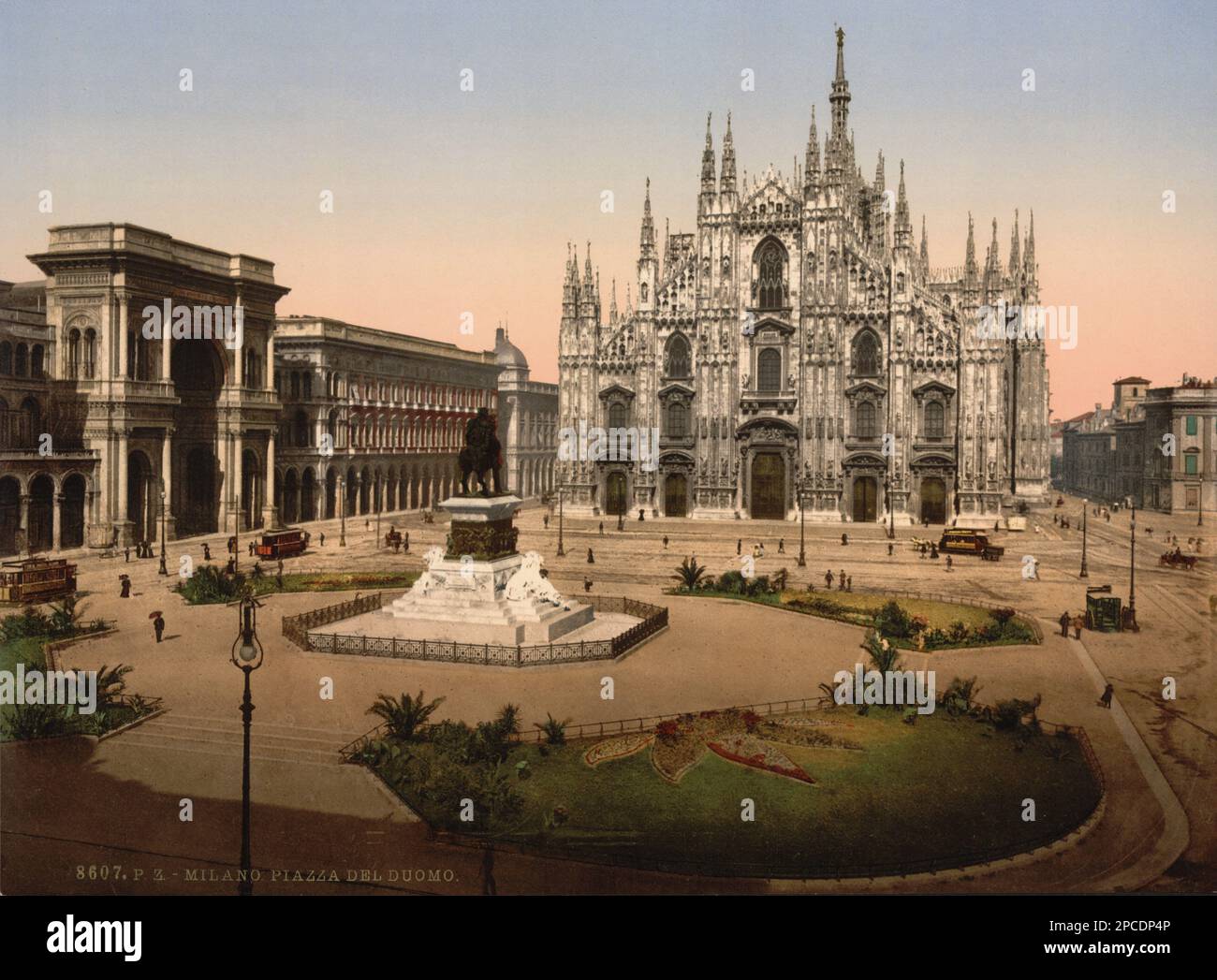 1900 ca. , MILANO, ITALY : Panorama of the cathedral , Piazza Duomo ...
