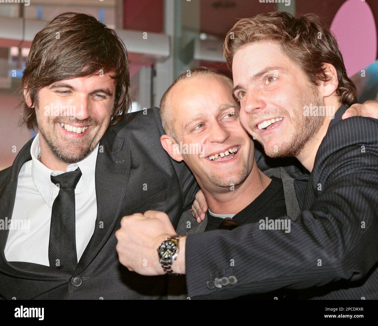 Die Schauspieler Daniel Bruehl, rechts, und Juergen Vogel, Mitte ...