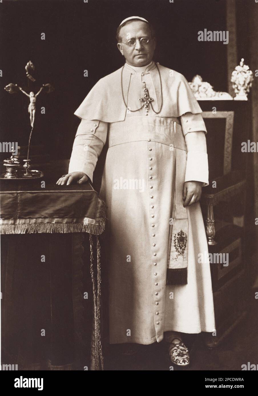 1922 ca : The italian PIO XI ( born Achille Ratti , 1857 - 1939 ...