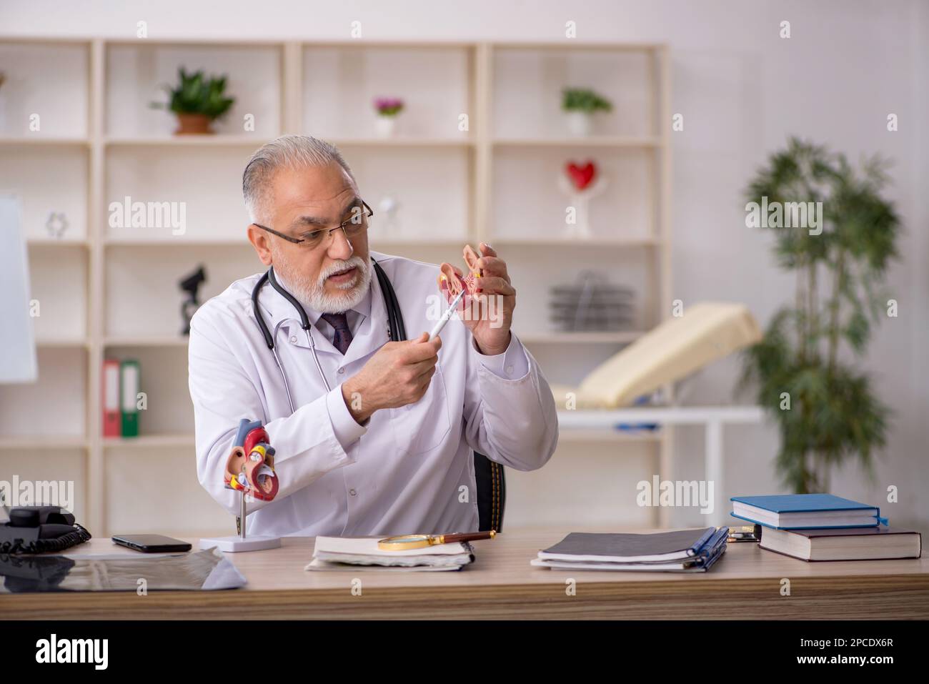 Doctor showing cardiogram old hi-res stock photography and images - Alamy