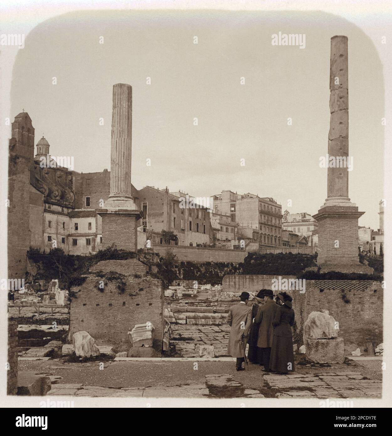 1900 ca. , ROMA , ITALY : The FORO ROMANO , photo by Paris-Stereo ...