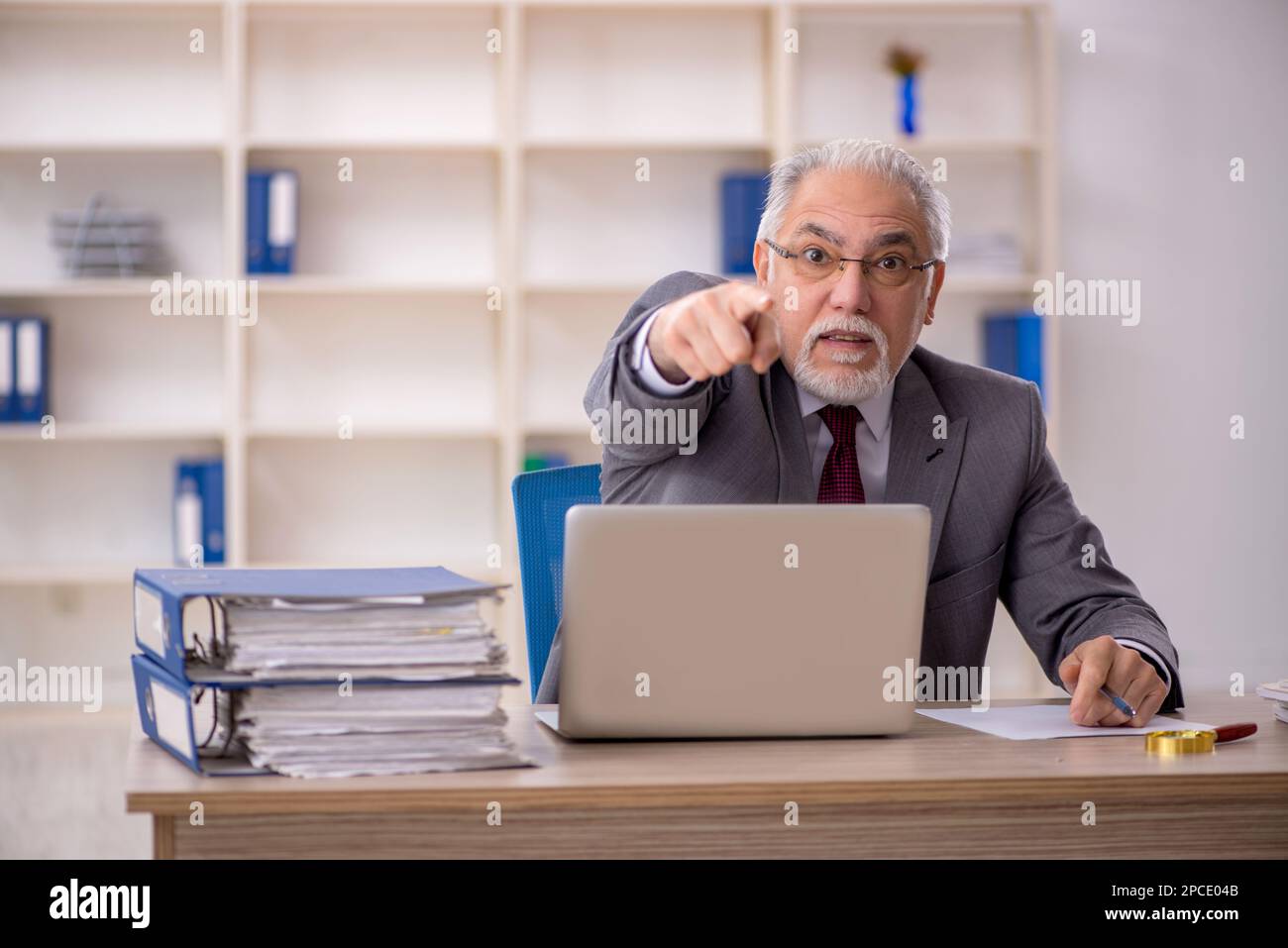 Old boss employee sitting at workplace Stock Photo - Alamy