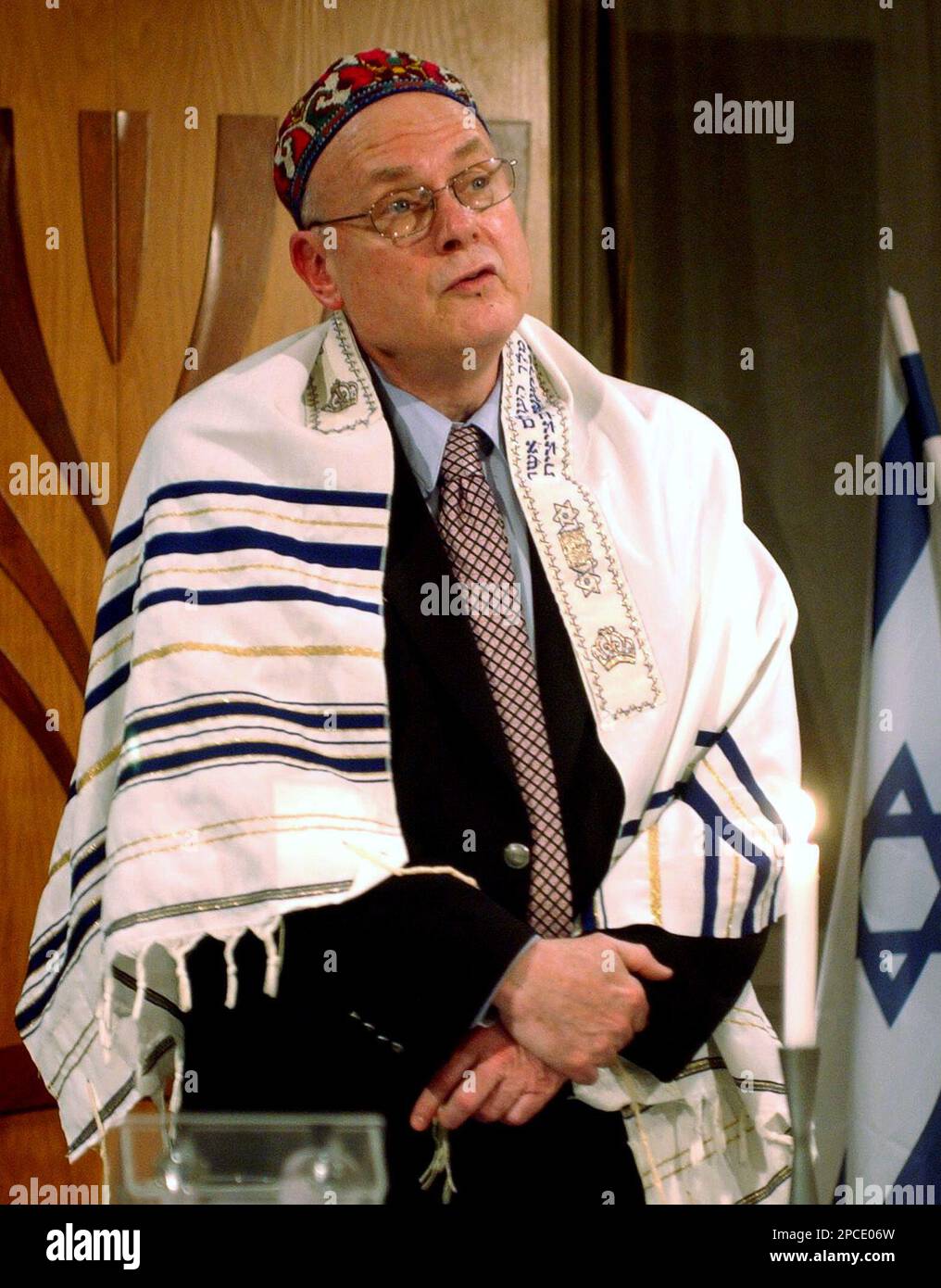 Rabbi Burt E. Schuman speaks during his official installation as Poland ...