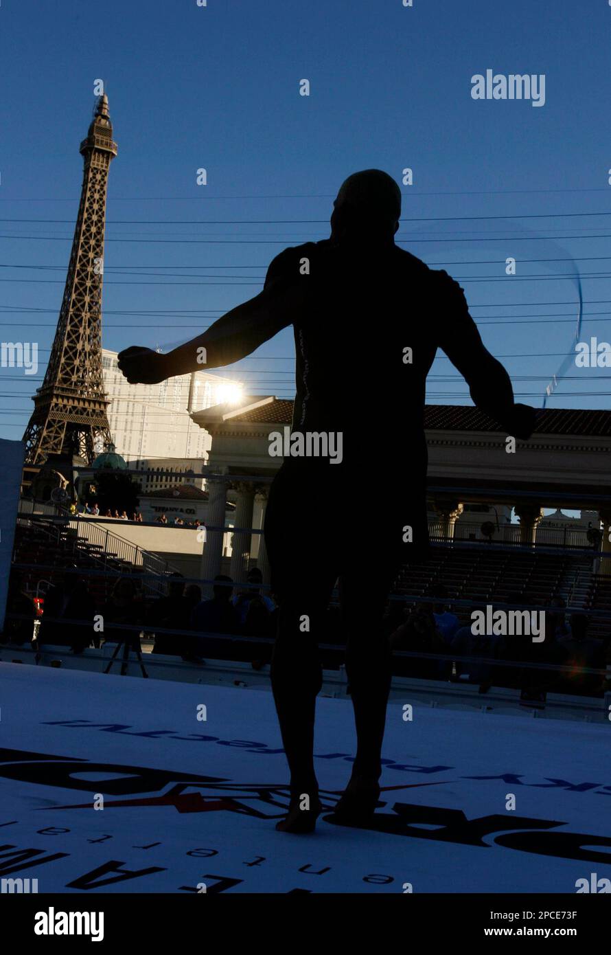 ** ADVANCE FOR FRIDAY, OCT. 20 ** Kevin Randleman jumps rope during an ...